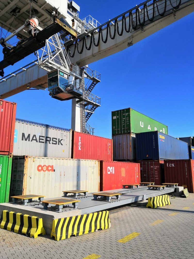 Container scales for reloading